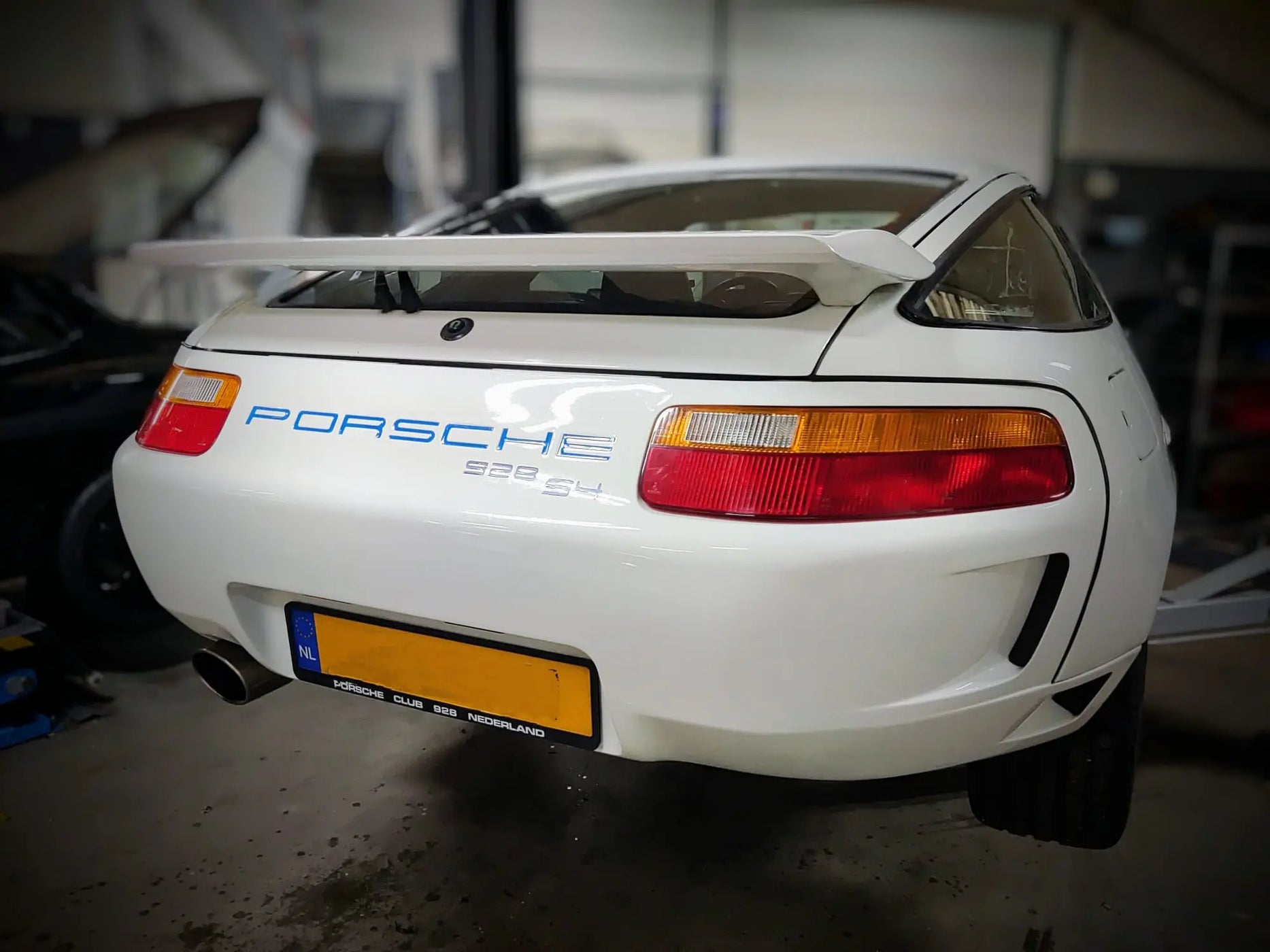 Porsche 928 S4 rear bumper - 928-944parts